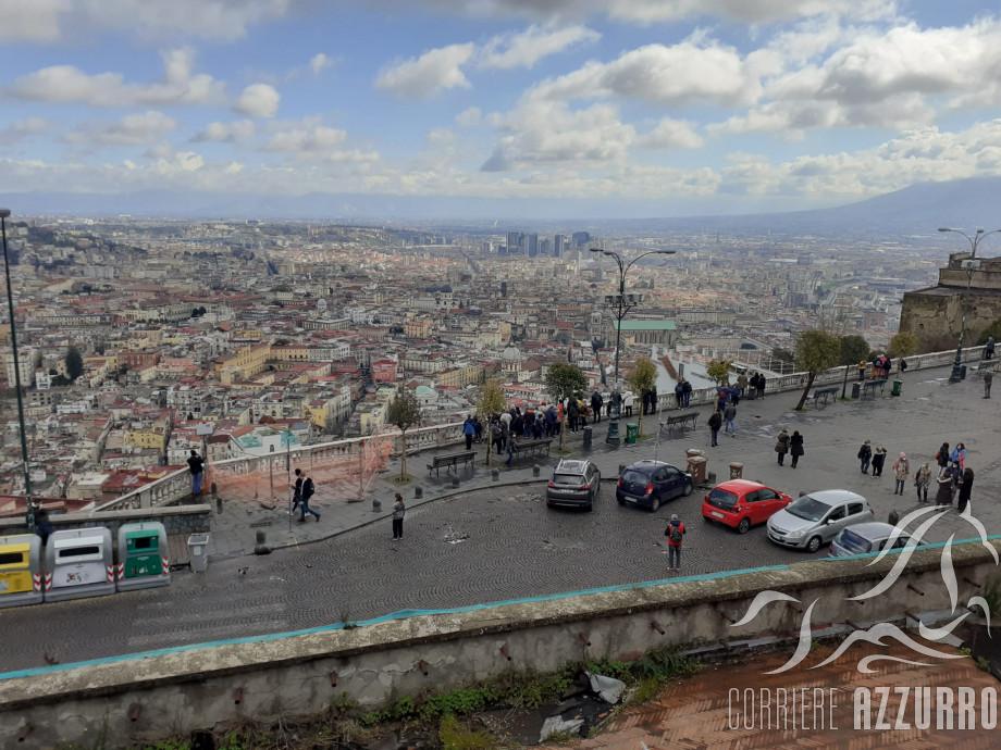 "Via Partenope" di Andrea Sannino: